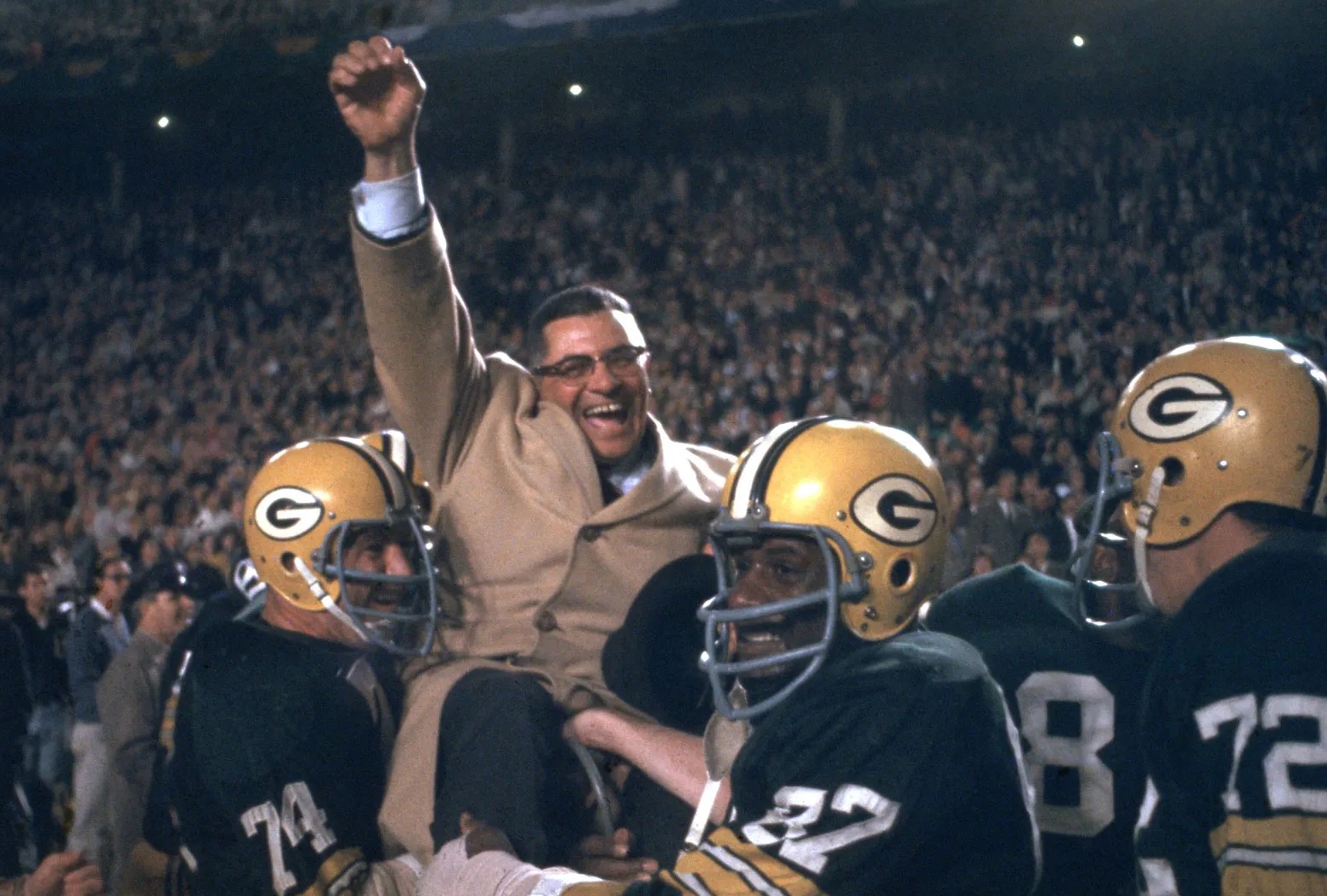 ¿Quién fue Vince Lombardi y por qué el trofeo del Super Bowl lleva su ...