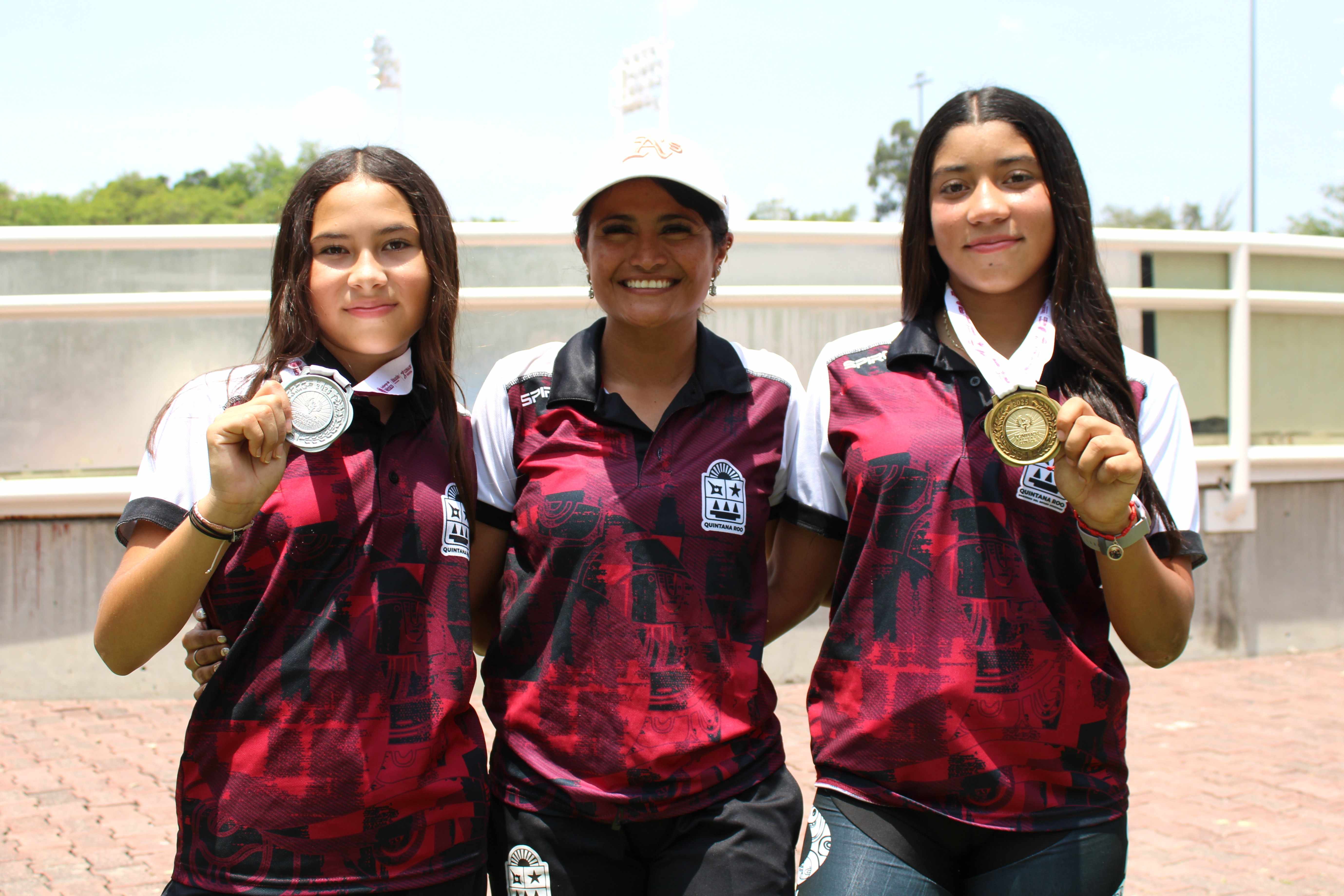 Lesly Gómez celebra sus primeras medallas como entrenadora en Olimpiada ...