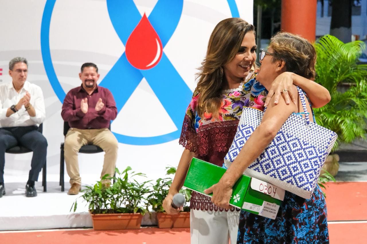 Entrega Mara Lezama Kits que cambian vidas, apoyos para pie diabético ...